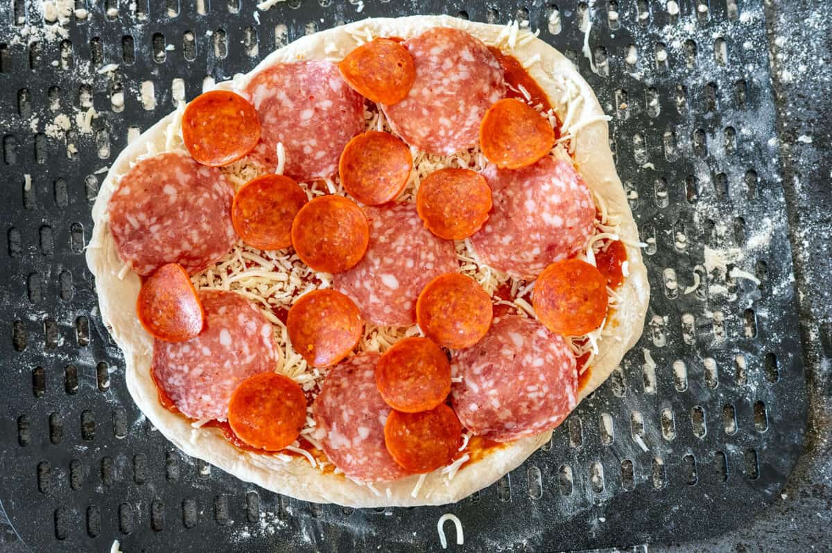 Hot Honey Pizza (Bee Sting Pizza) - ChefOutdoor